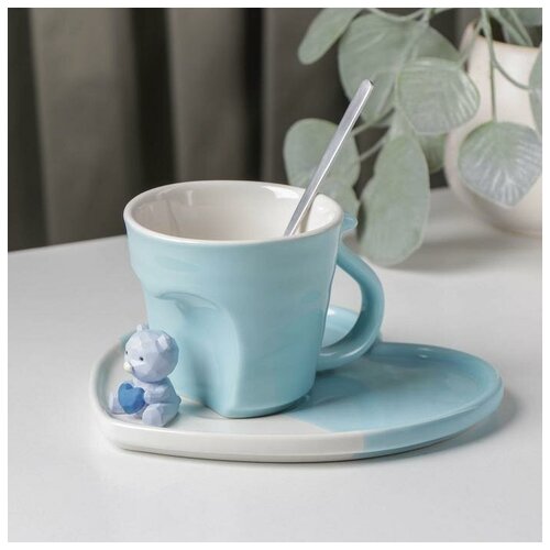 Кофейная пара керамическая «Мишка с сердцем», 3 предмета: кружка 200 мл, блюдце 15,5×15×8 см, ложка, цвет голубой
