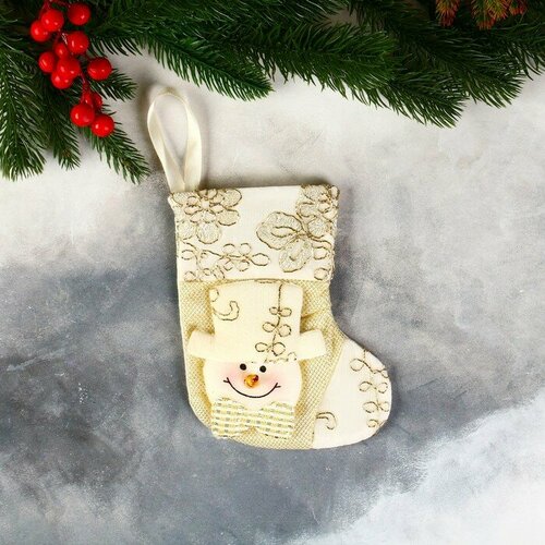 Зимнее волшебство Носок для подарков "Снеговик в бантике, цветочный орнамент" 11х16 см, золото