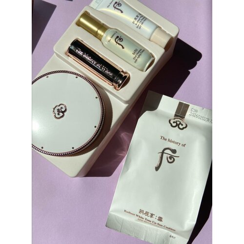 THE HISTORY OF WHOO Набор с тонизирующим солнцезащитным кремом в кушоне Radiant White Tone Up Sun Cushion SPF50+