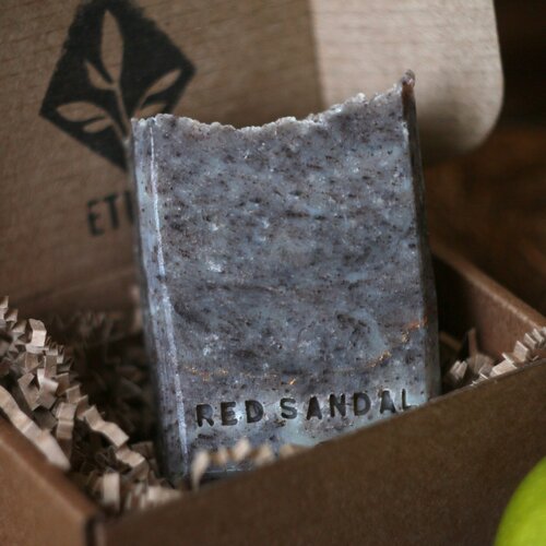 ETHER RED SANDAL: натуральное мыло ручной работы с эфирными маслами ветивера и лайма, 120 грамм