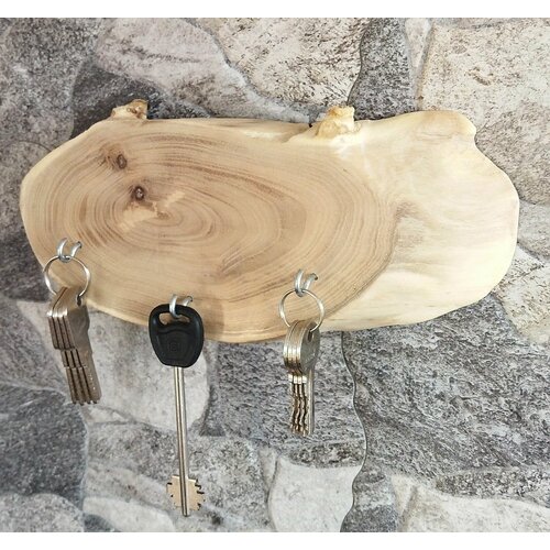 Ключница ручной работы из дерева