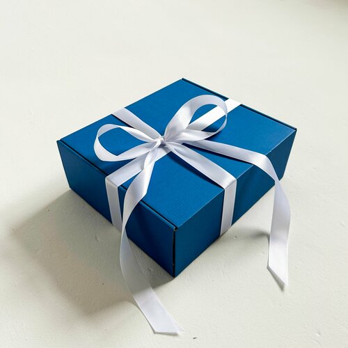 Подарочная коробка GILEV 27х25х10см синяя с наполнителем и белой лентой