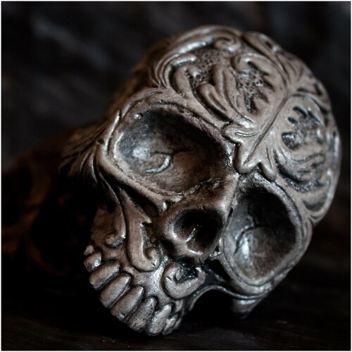Статуэтка для интерьера cахарный череп серебряный декор из гипса ручной работы