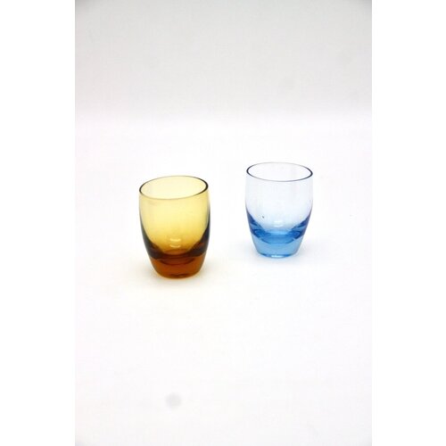 Набор из двух рюмок для крепких напитков. Цветное стекло. США (?), 2-я пол.20в.