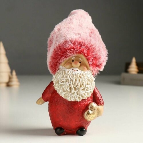 Сувенир полистоун "Дед Мороз в красном наряде и меховом колпаке, с сердцем" 6х10х23 см
