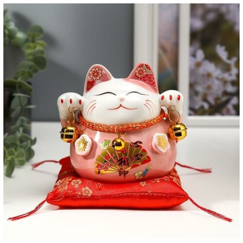 Сувенир керамика копилка "Розовый кот Манэки-нэко с колокольчиками" 11,5х11,5х9,5 см./В упаковке шт: 1