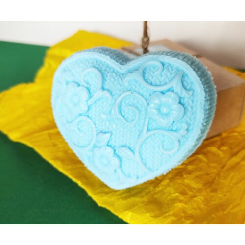 Большое голубое вязанное сердце мыло ручной работы на 14 февраля