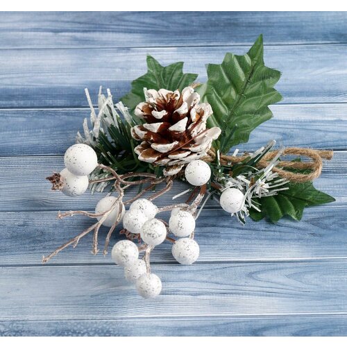 Декор "Зимнее чудо" шишка белые ягоды, 24 см