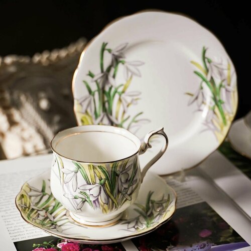 Royal Albert чайное трио с подснежниками, месяц январь, Англия, 1940-1950 гг.