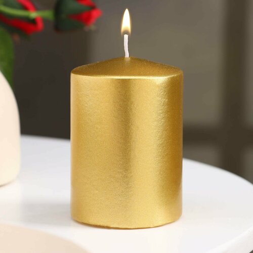Свеча - цилиндр парафиновая, лакированная, золотой металлик, 5,6×8 см