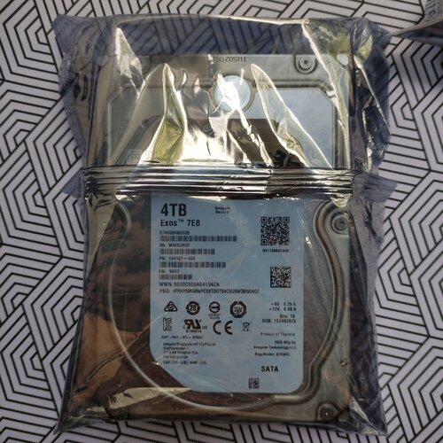 4TB Seagate Exos 7E8 ST4000NM0035