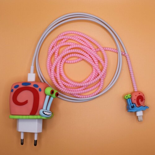 Комплект с обмоткой-спиралью для кабеля и защитный чехол для зарядки / защита кабеля от излома / Гэри улитка Спанч Боба (розовый)