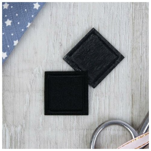 Заплатка для одежды «Квадрат», 2,6 × 2,6 см, термоклеевая, цвет чёрный