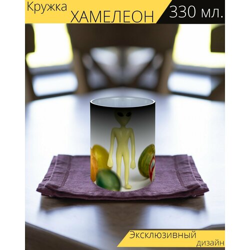 Кружка хамелеон с принтом "Внеземной, планета, игрушка" 330 мл.