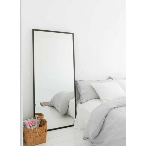 Настенное интерьерное зеркало в классической черной раме для спальни, гостиной и прихожей, в ванную комнату MIRROR MASTER, 550х1600 мм