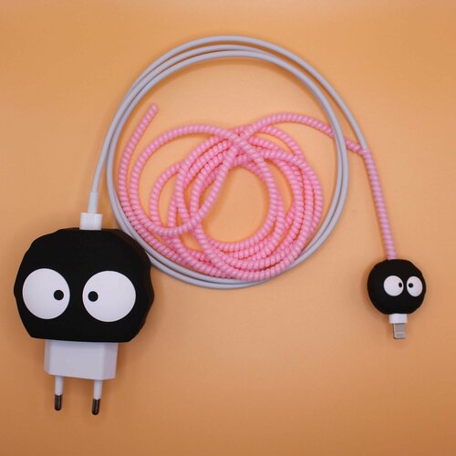 Комплект с обмоткой-спиралью для кабеля и защитный чехол для зарядки / защита кабеля от излома / Чернушка Сусуватари Аниме Миядзаки (розовый)