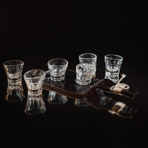 Подарочный набор - шесть стопок с гранями и блюдо (менажница) из оливковой винной бутылки серии Хмельное стекло