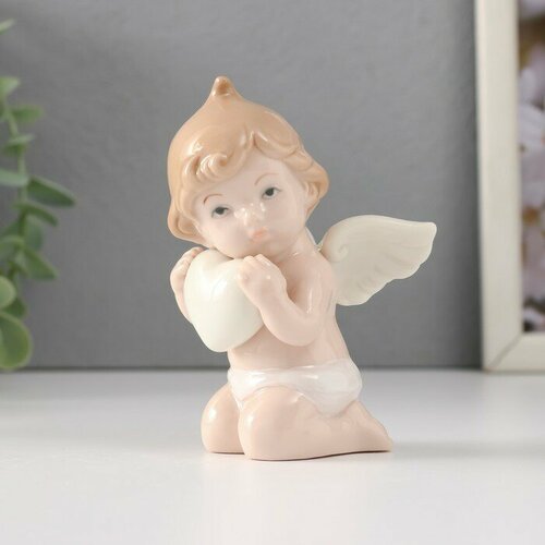 Сувенир керамика "Малыш-ангел сидит с белым сердцем" 7х6х10,5 см (комплект из 3 шт)