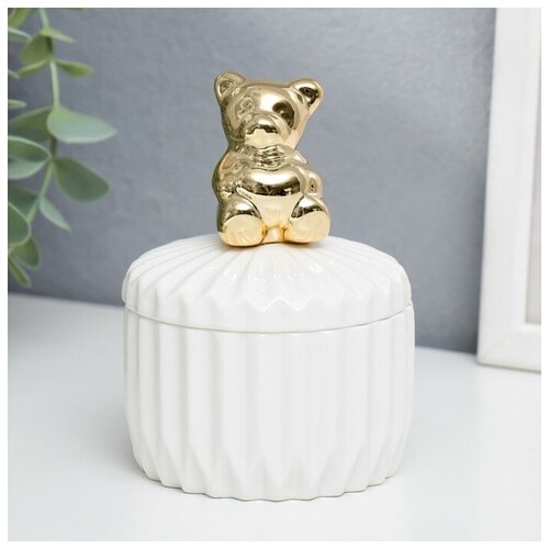 Шкатулка керамика "Золотой медвежонок" белый рельеф 11,5х8,2х8,2 см 7322260