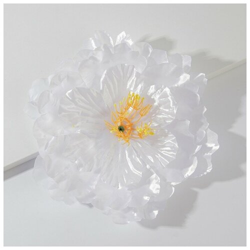 Белый цветок для свадебного декора