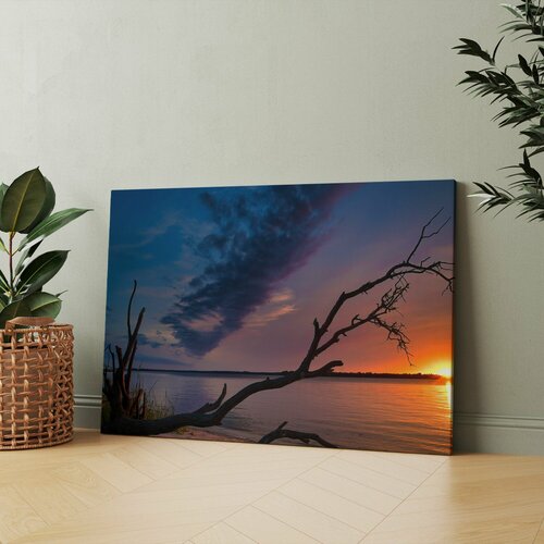 Картина на холсте "Солнце садится над водоемом" 20x30 см. Интерьерная, на стену.
