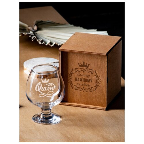 Бокал для коньяка с гравировкой "Queen" 400 мл, креативный стакан под коньяк, виски, бренди с надписью в подарочной деревянной коробке