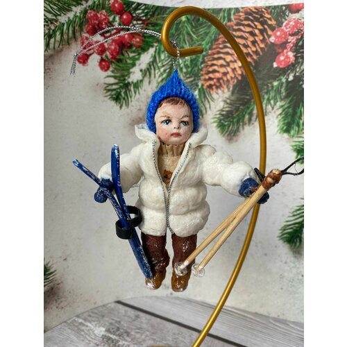 Ватная игрушка на елку ручной работы Мальчик с лыжами