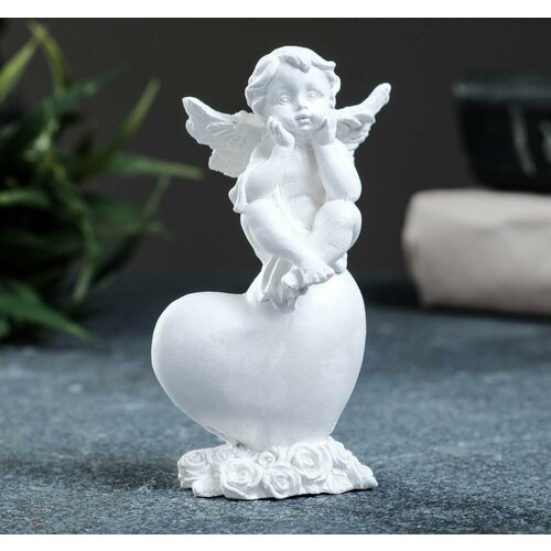 Фигура "Ангел сидит на сердце" перламутровый, 4х9х3см