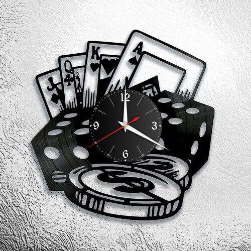 Настенные часы из виниловой пластинки с тематикой казино