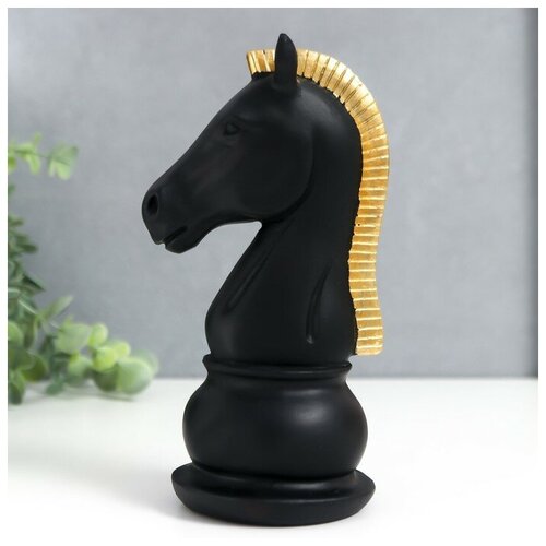 Сувенир полистоун "Шахматная фигура. Конь" чёрный с золотой гривой 19,5х10х8 см