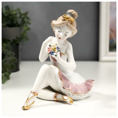 Сувенир керамика "Изящество балета" белый с золотом 16х16х11,5 см./В упаковке шт: 1