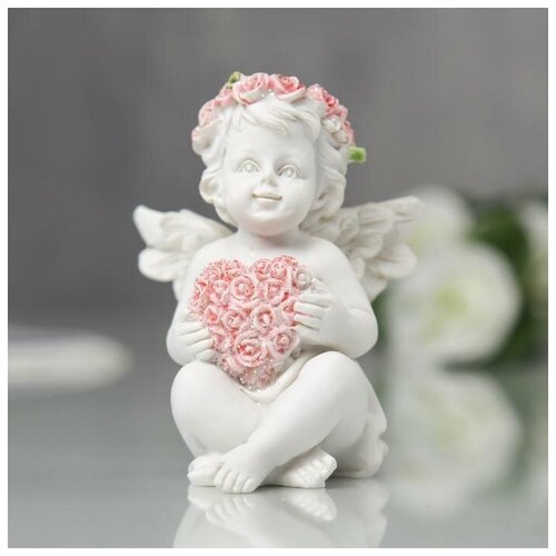 Фигурка полистоун "Ангел с сердечком из розовых роз" 7,5х6х6 см 1541454