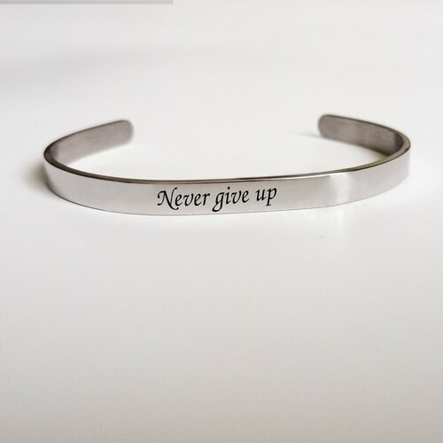 Браслет на руку "Never give up"