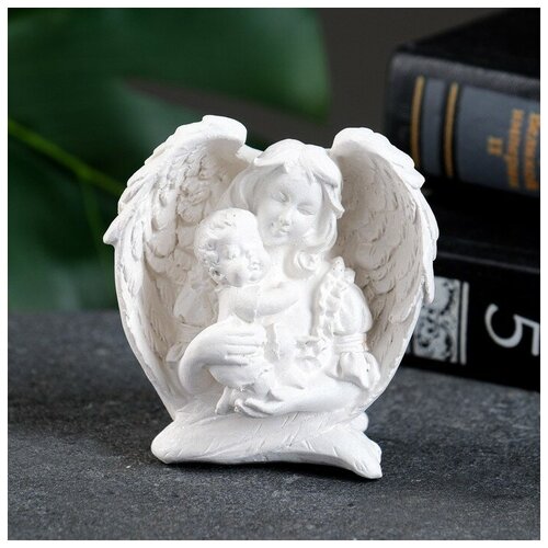 Хорошие сувениры Фигура "Ангел с младенцем" перламутр, 7х7х4см