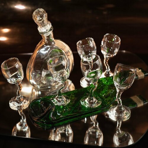 Подарочный набор - шесть рюмок, плоский графин и блюдо (менажница) из зеленой винной бутылки серии Хмельное стекло