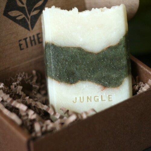ETHER JUNGLE: натуральное мыло ручной работы с эфирными маслами франжипани и лайма, 120 грамм