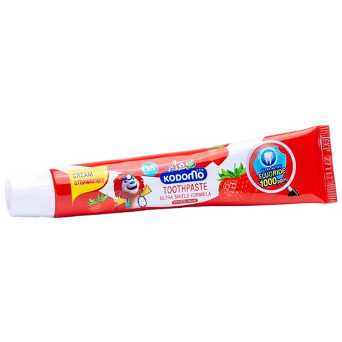 Зубная паста KODOMO Клубника 0.5 +, 40 мл, 50 г, красный