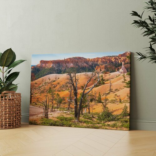 Картина на холсте "Вид на горный массив с деревом на переднем плане" 20x30 см. Интерьерная, на стену.