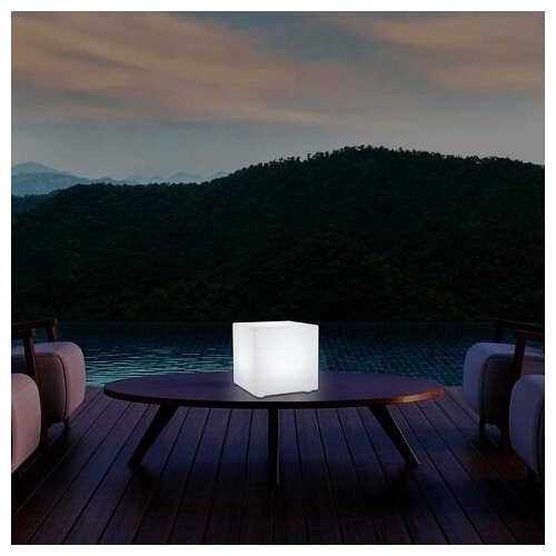 Светодиодный куб "Базз" 40 см белый