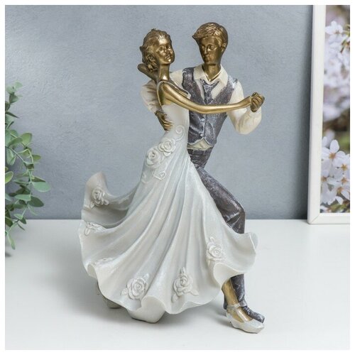 --- Сувенир полистоун "Новобрачные - свадебный танец" 27,5х13х20,5 см