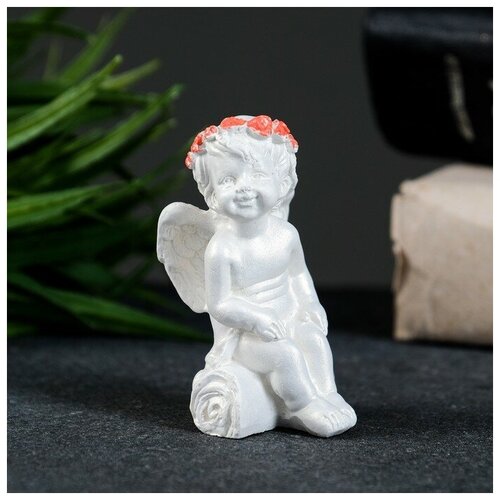Фигура "Ангелочек сидит на бревне" перламутр, 6х4х4см