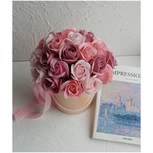 Букет из мыльных роз в шляпной коробке с жемчужной нитью (23 штуки). Подарок подруге на День Рождения, 8 марта. Мыльные цветы, розы