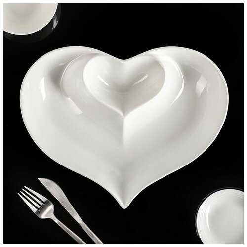 Блюдо с соусником «Сердце», 28×22×4 см, цвет белый