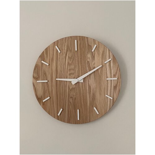 Часы настенные деревянные с указателями времени