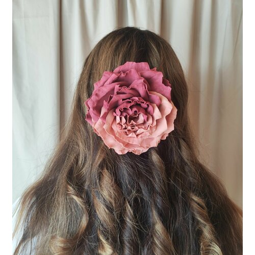 Заколка для волос роза реалистичный цветок ручной работы кораллово-бордовый