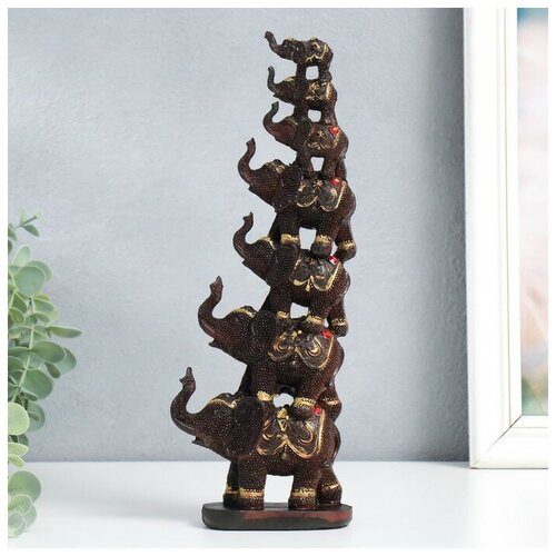 Сувенир полистоун "Семь слонов в пирамиде" коричневый 5,3х10х29 см