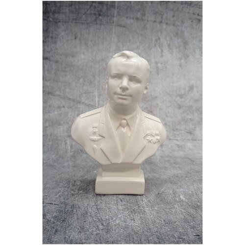 Статуэтка бюст Гагарин Ю. А. 11,5 см гипс, цвет белый