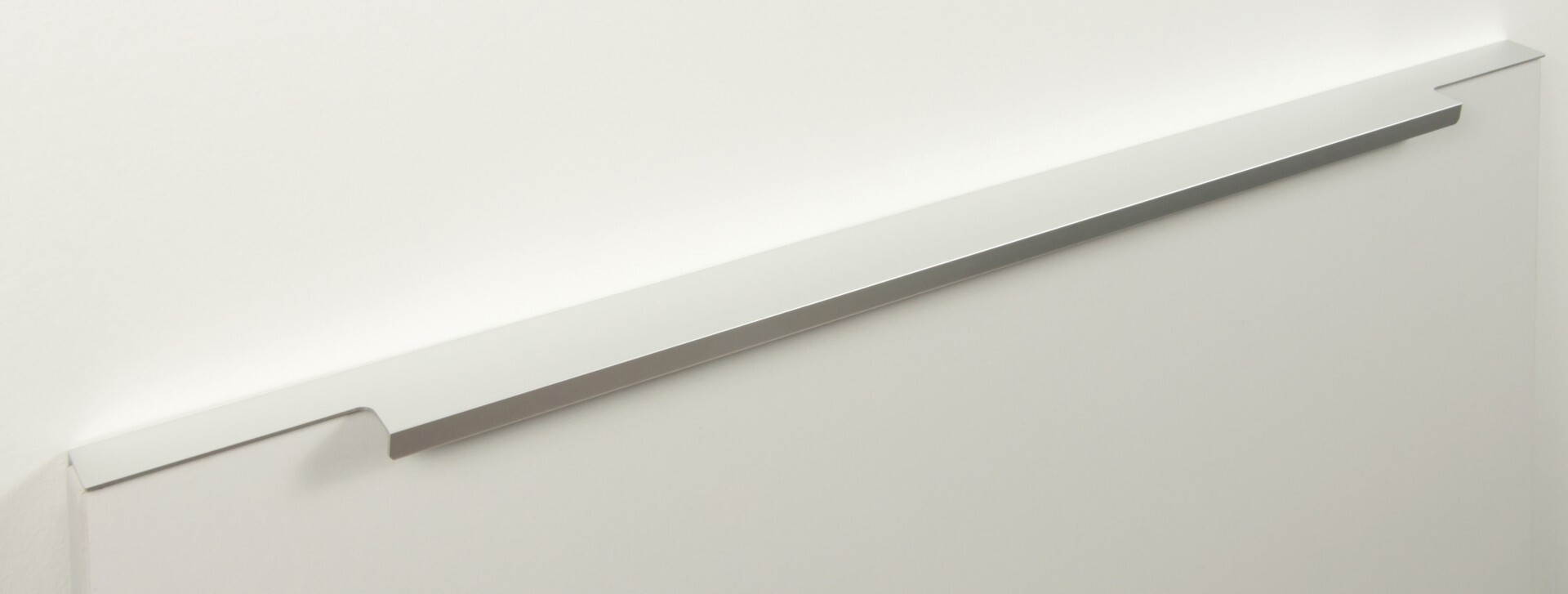 Ручка мебельная торцевая цвет сатиновый хром RT109 512 мм