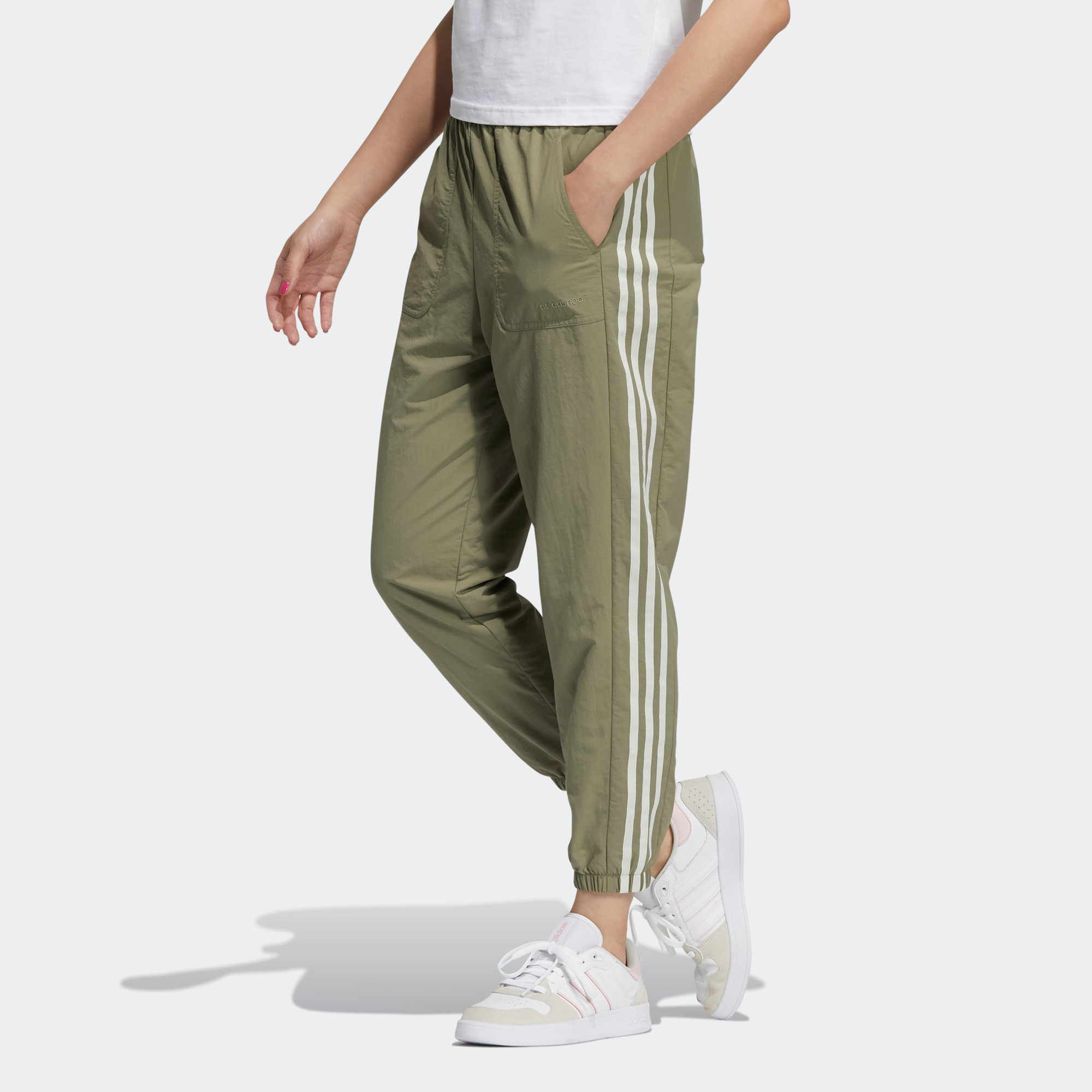 Спортивные брюки женские Adidas H18600 зеленые 48