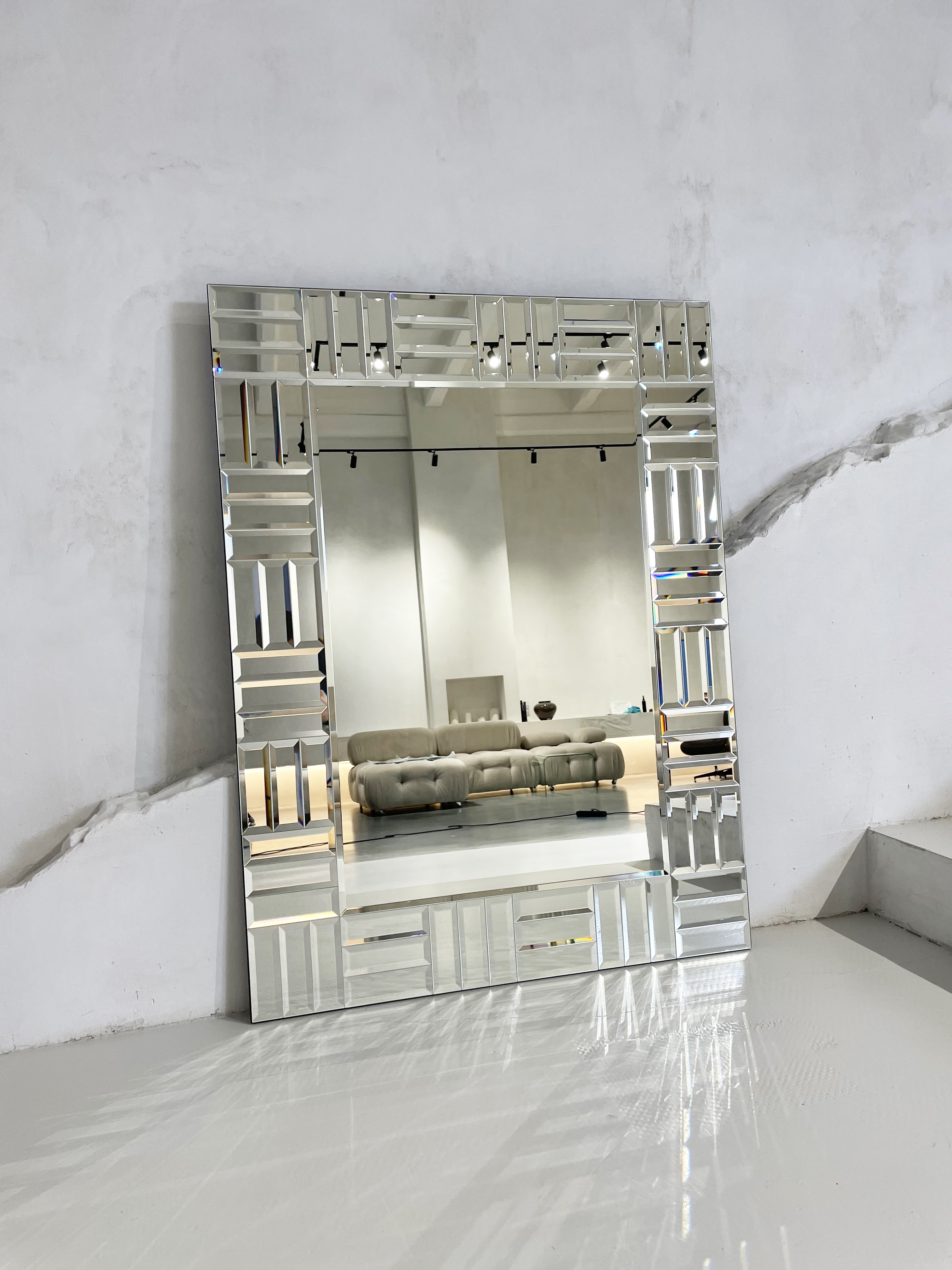 Зеркало настенное Авангард с фацетными элементами 101*76 см